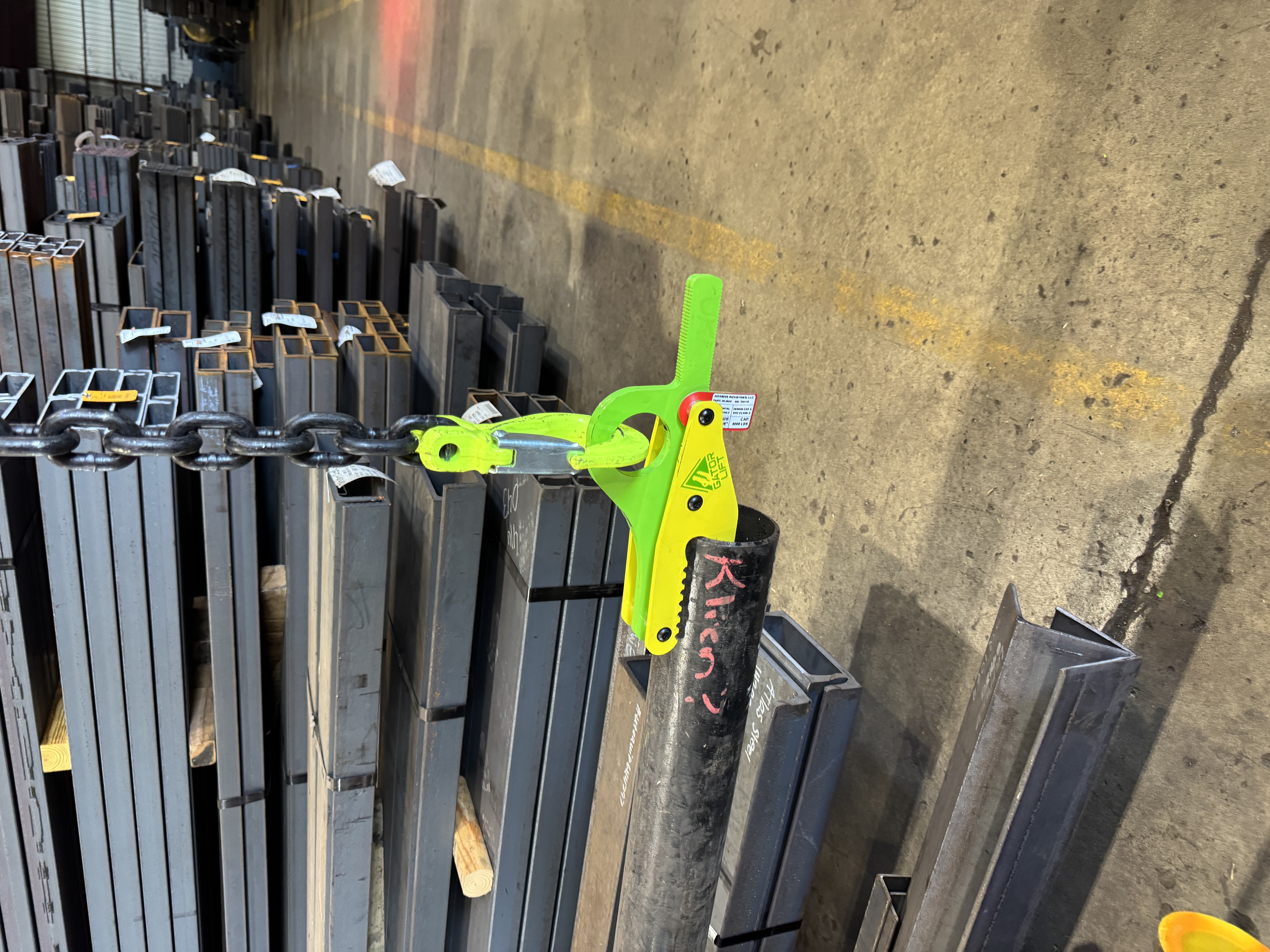 Gator-Lift - a below the hook lifting clamp designed to lift one end of ...